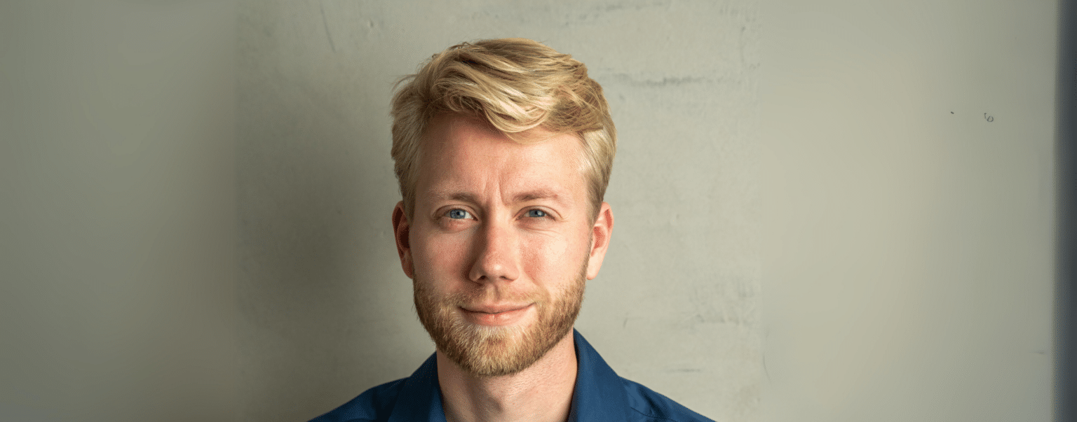 Book André Jakobsen stand up komiker | Kontakt os i dag